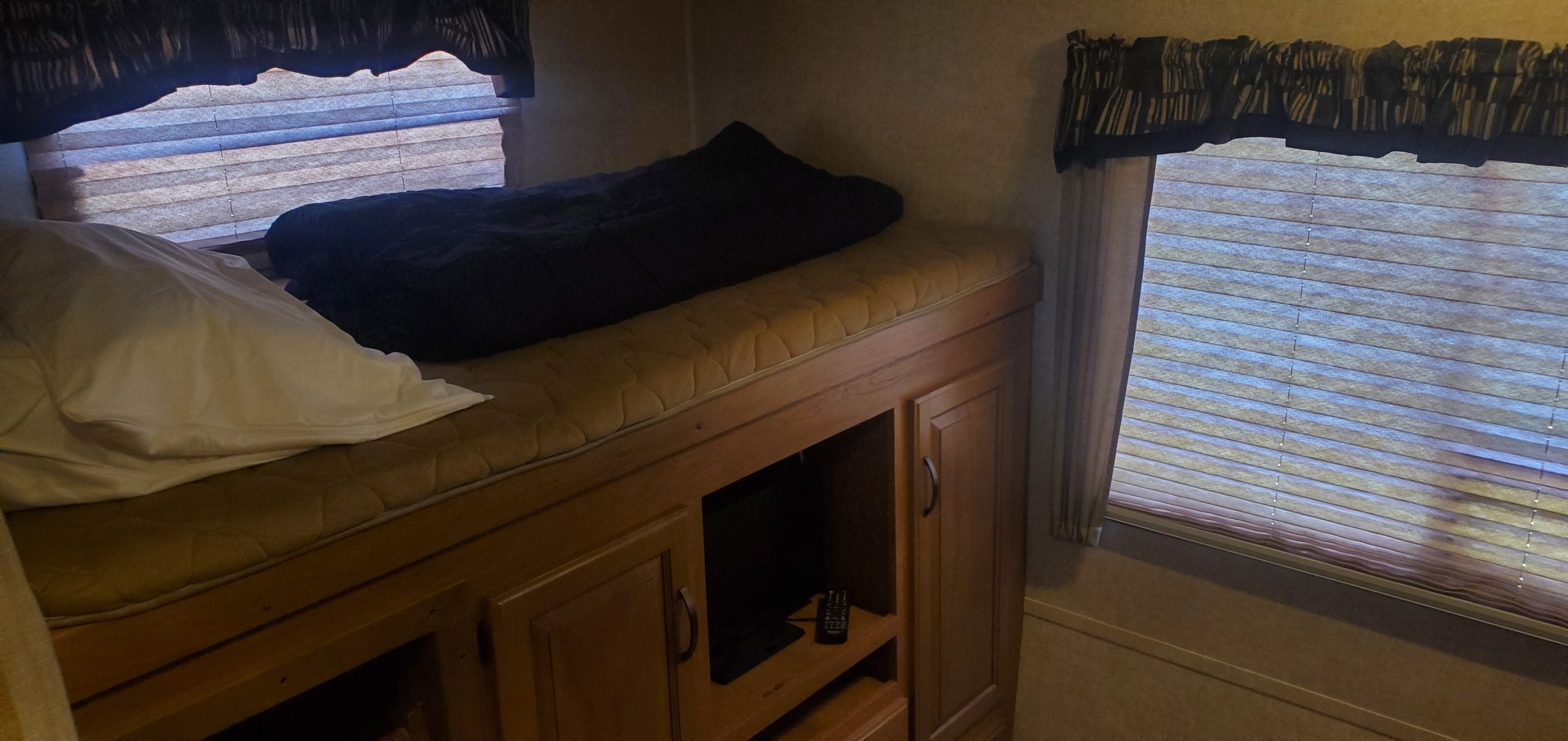 Outback oal 36ft. - Hidden Cave Storage - RV Rental and Service
